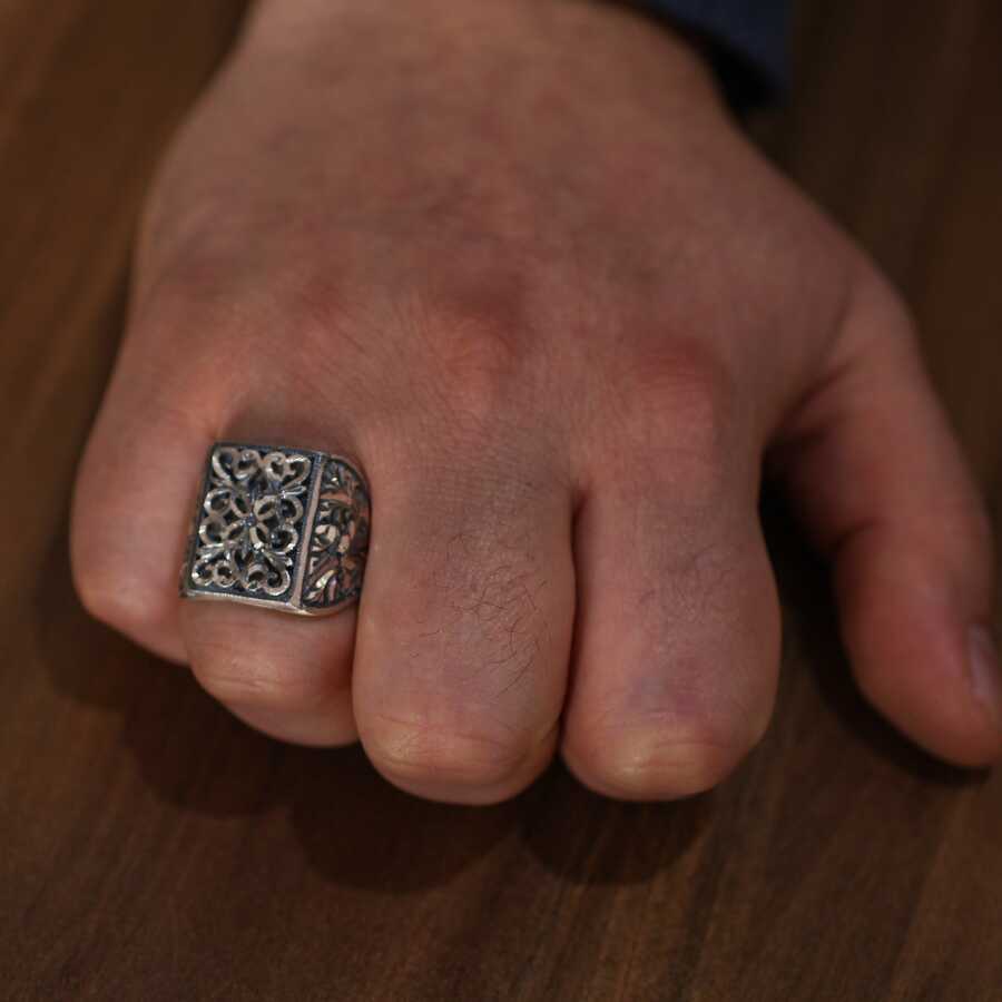 925 Ayar Gümüş Elişi Kalemli İşlemeli Dikdörtgen Kaşlı Erkek Yüzük ...